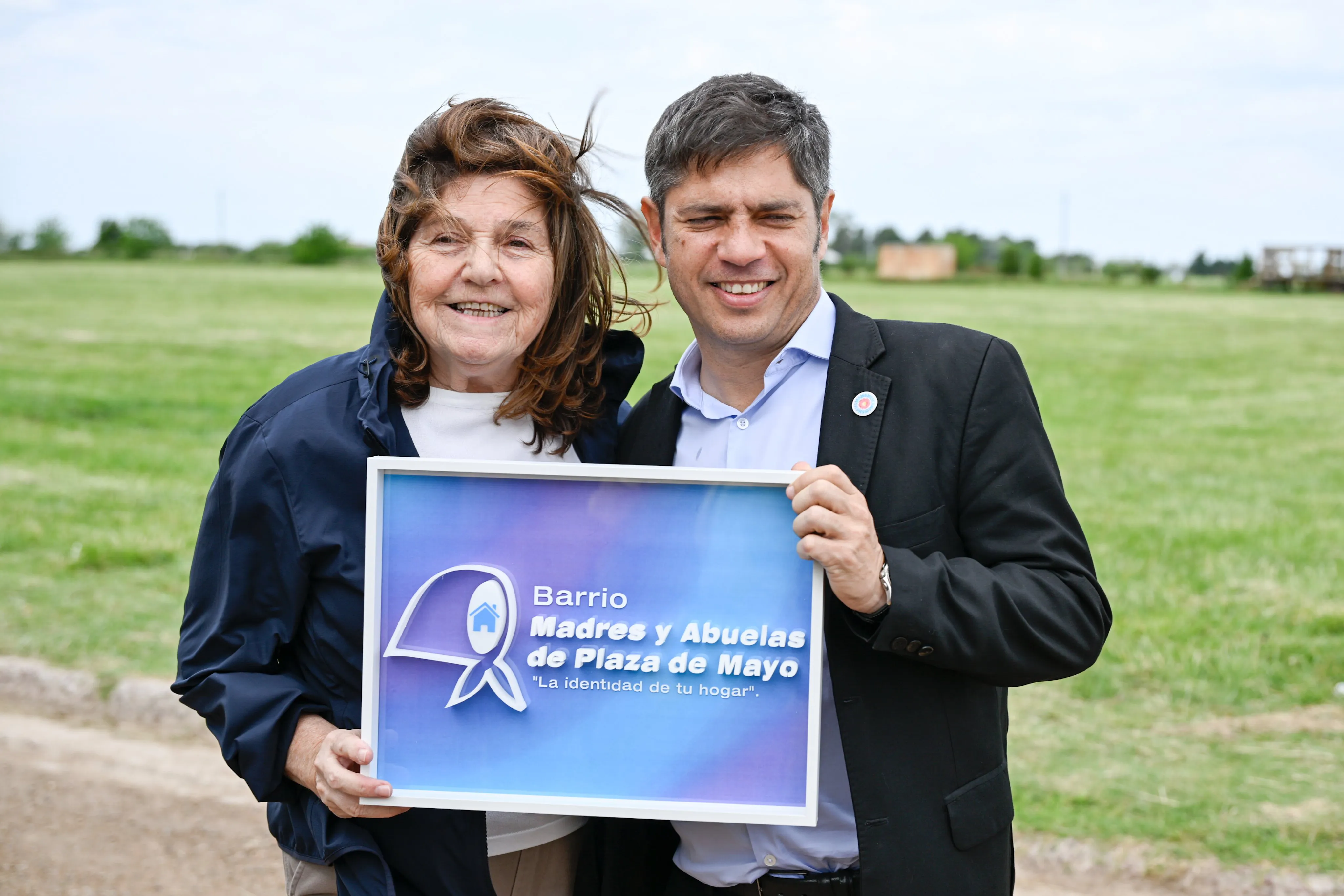 Gianini y Kicillof supervisaron avance de obras de viviendas